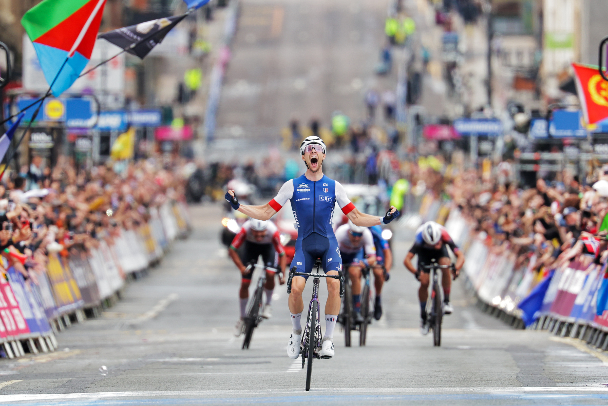 UCI Cycling Worlds: Breakaway rider Axel Laurance hangs on for Men U23 ...