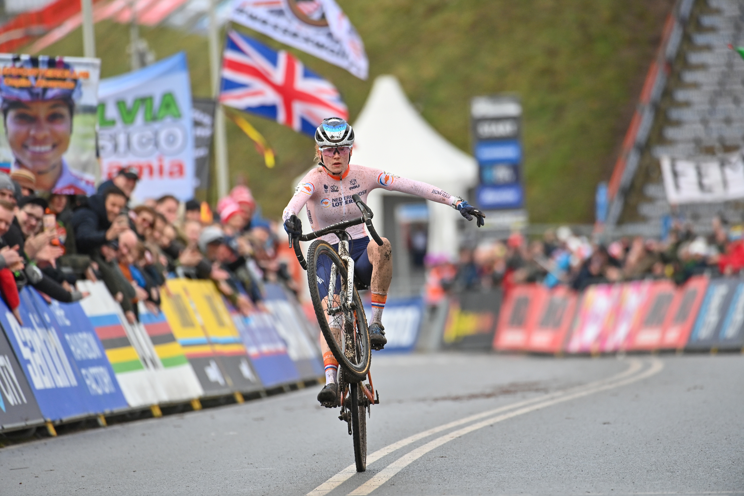 Découvrez le vélo de Cyclo-cross de Puck Pieterse | UCI