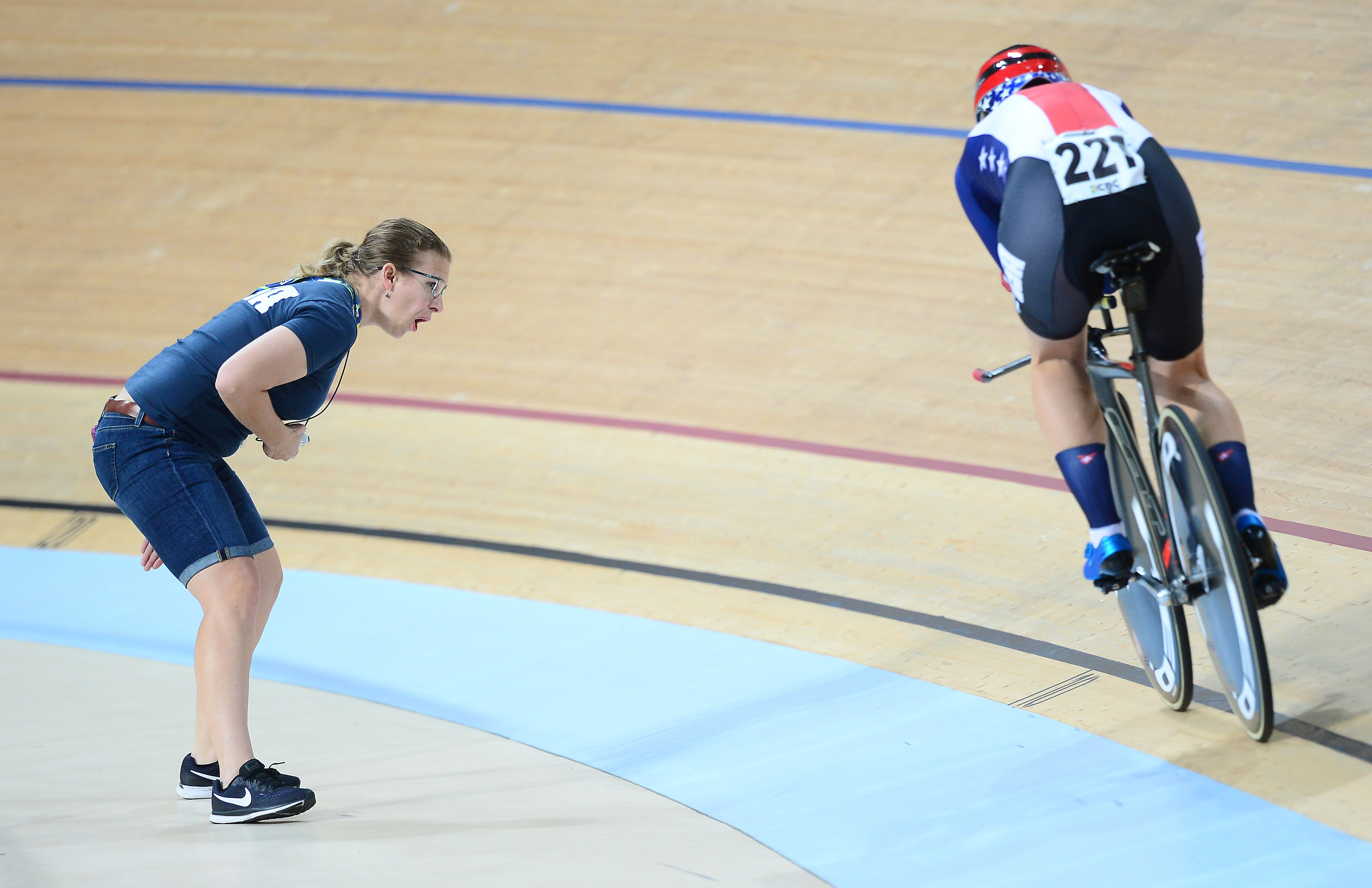 Sarah Hammer: from Elite track cyclist to para-cycling coach | UCI