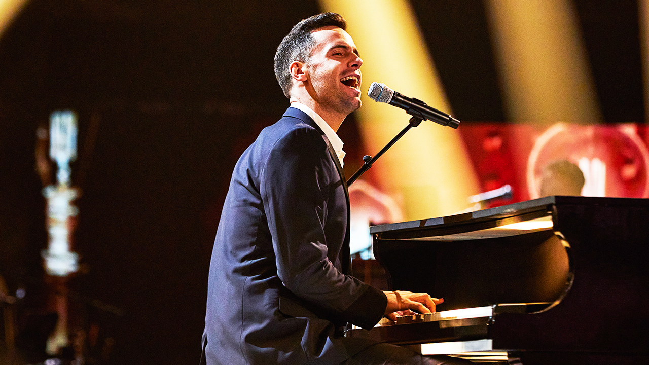 Andrew Bateup performs 'Everything I Do' | The Voice