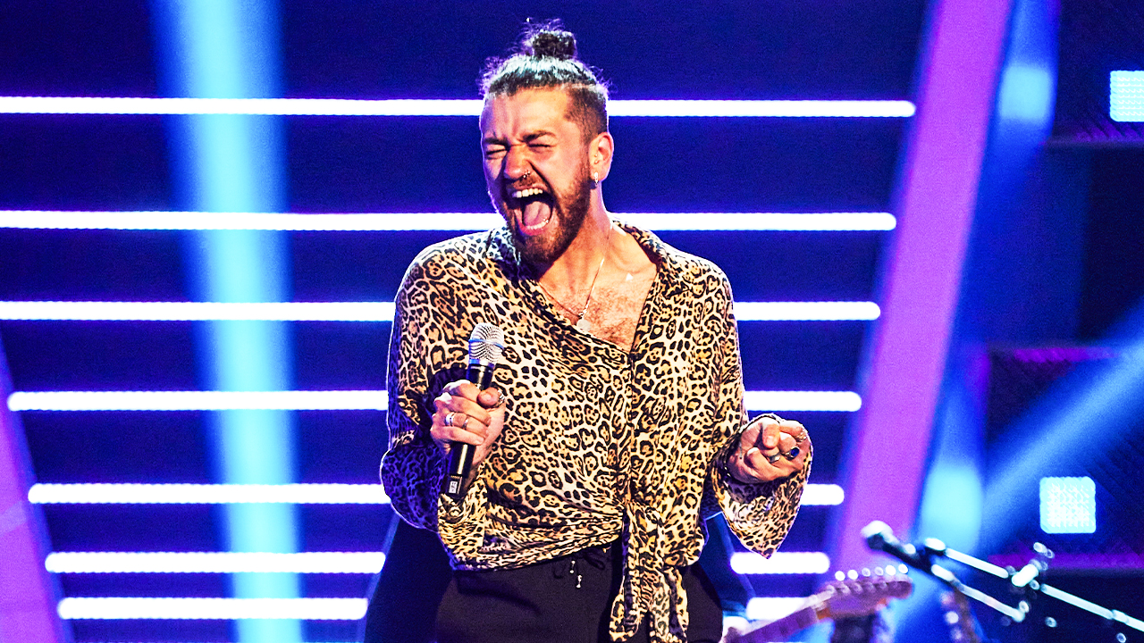Benjamin Warner performs 'Make Me Feel' | The Voice
