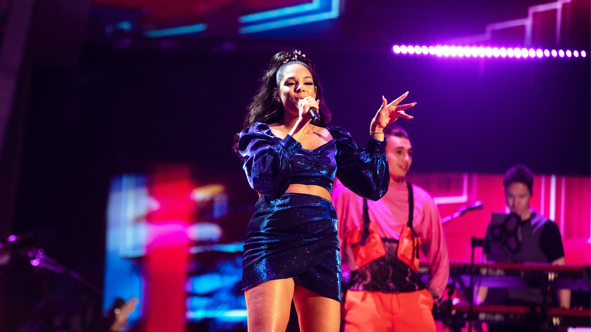 Lucy Calcines performs 'Problem' | The Voice