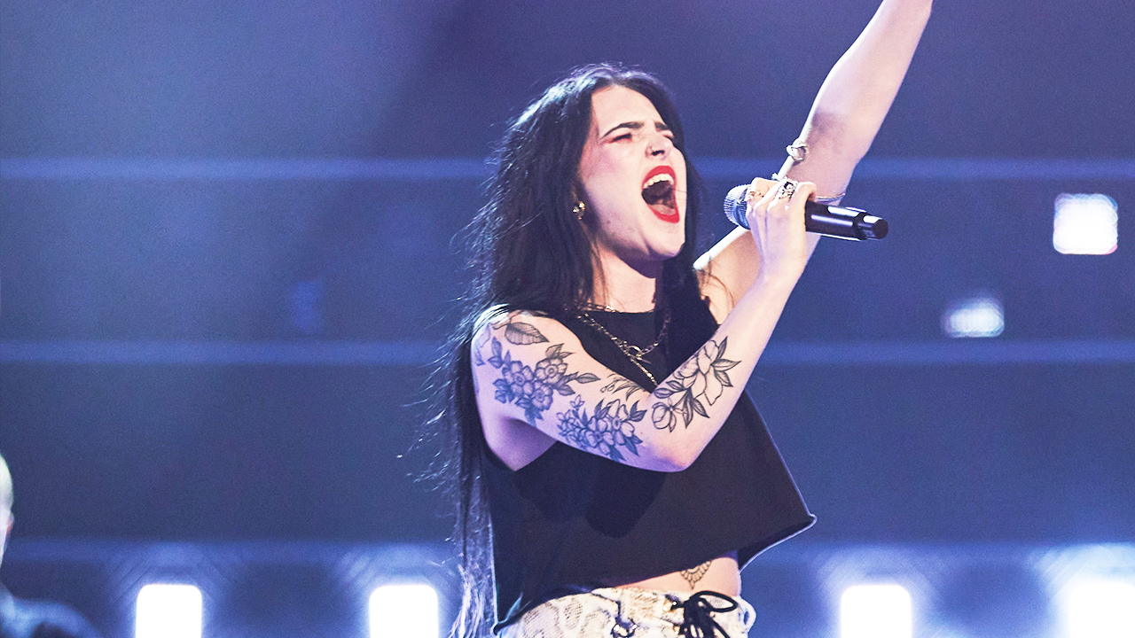 Kim Jennett performs 'Losing My Religion' | The Voice