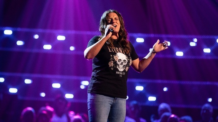 Lara George performs 'Don't Be So Hard On Yourself' | The Voice