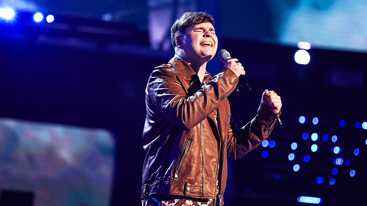 Jake O'Neill performs 'This Year's Love' | The Voice