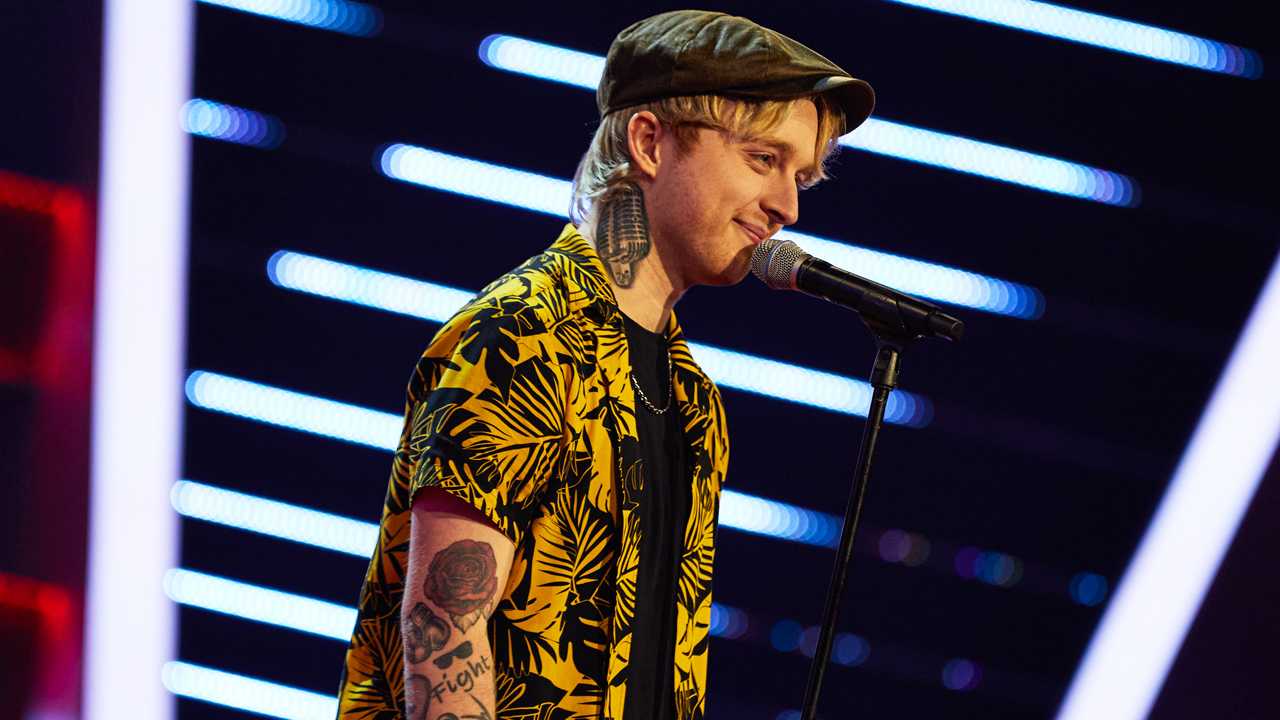 Craig Eddie performs 'Make It Rain' | The Voice