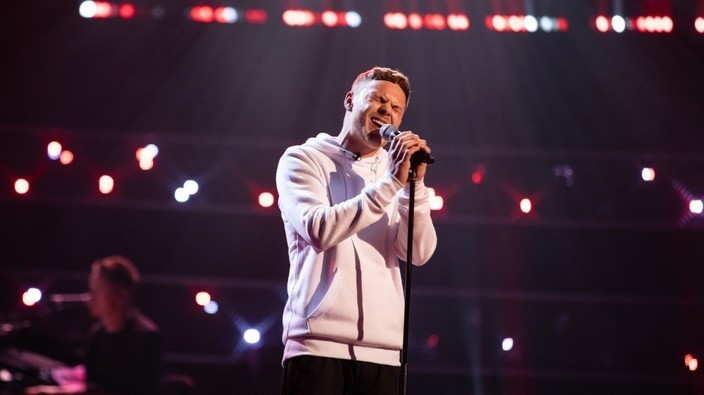 Chris Beynon performs 'Stuck On You' | The Voice
