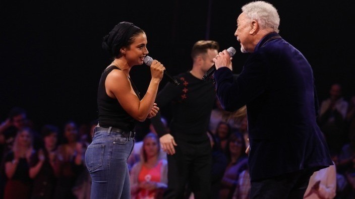 Sir Tom Jones & Bethzienna Williams perform 'Cry To Me' | The Voice