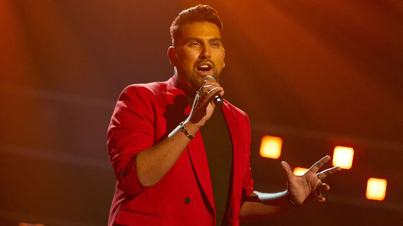 Adam Strong performs 'Rise Like A Phoenix' | The Voice