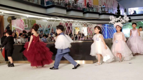 American Dream - Fantasy, Fashion, Food, Family, and Fun