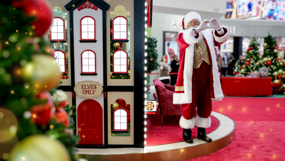 Santa's Holiday Dreamland at American Dream in NJ - Enjoy Holiday Music