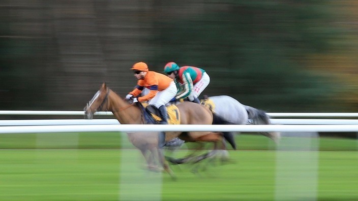 Sam Spinner runs away with the Betfair Stayers' Handicap Hurdle | Racing