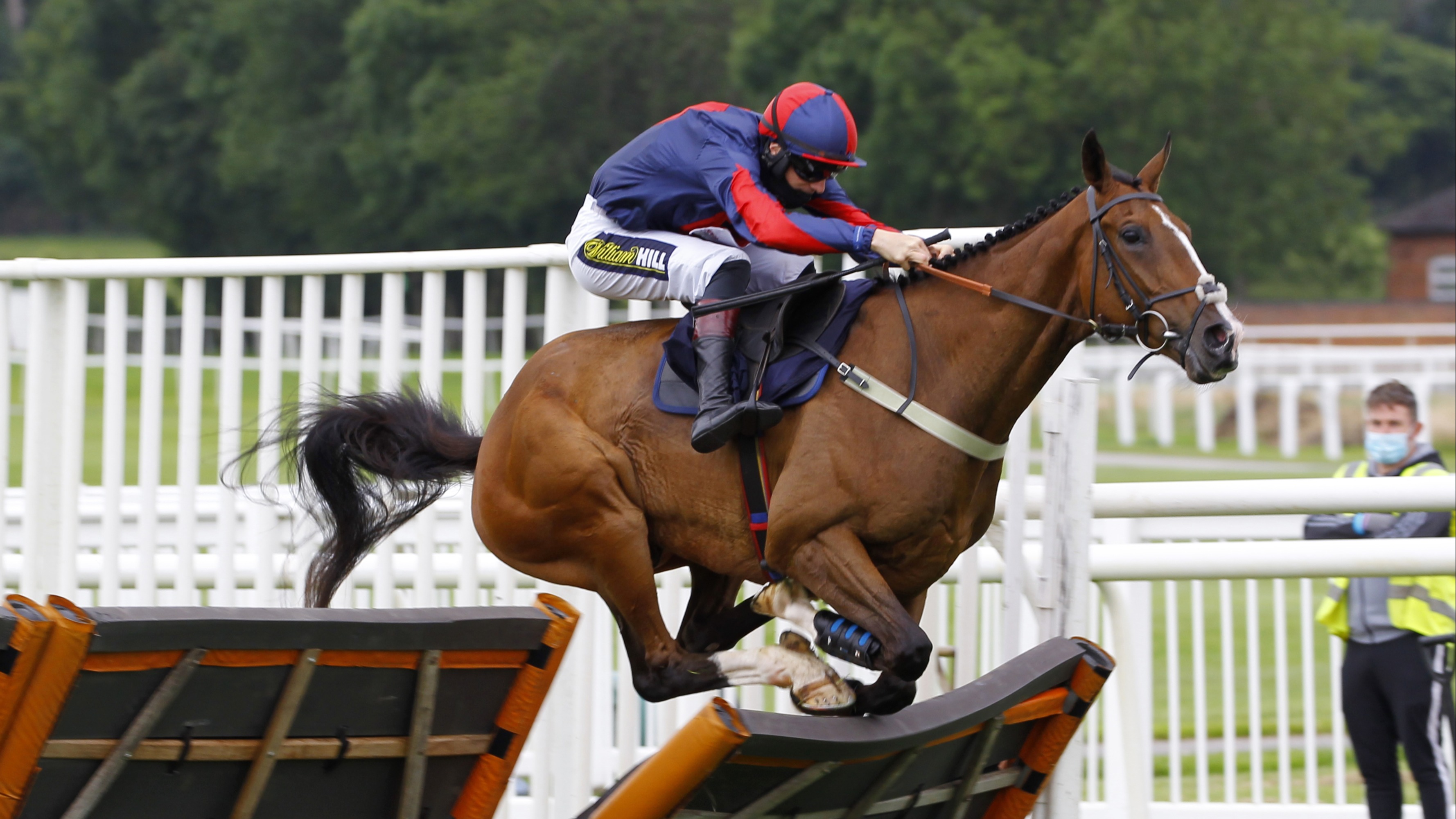 Captain Tom Cat dominates the squareintheair.com Handicap Hurdle | Racing