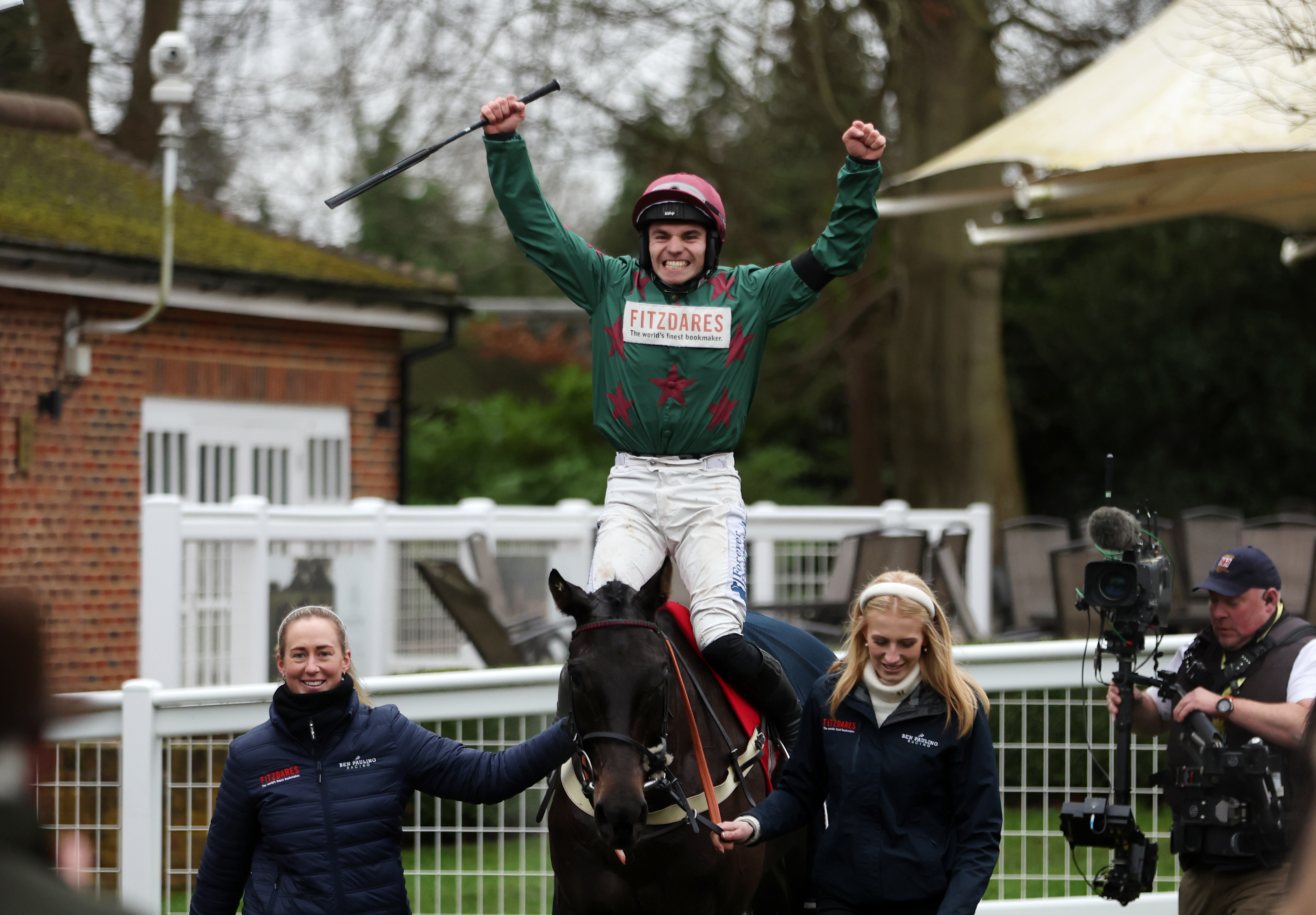 Handstands just fends off Jango Baie in Scilly Isles thriller | Racing