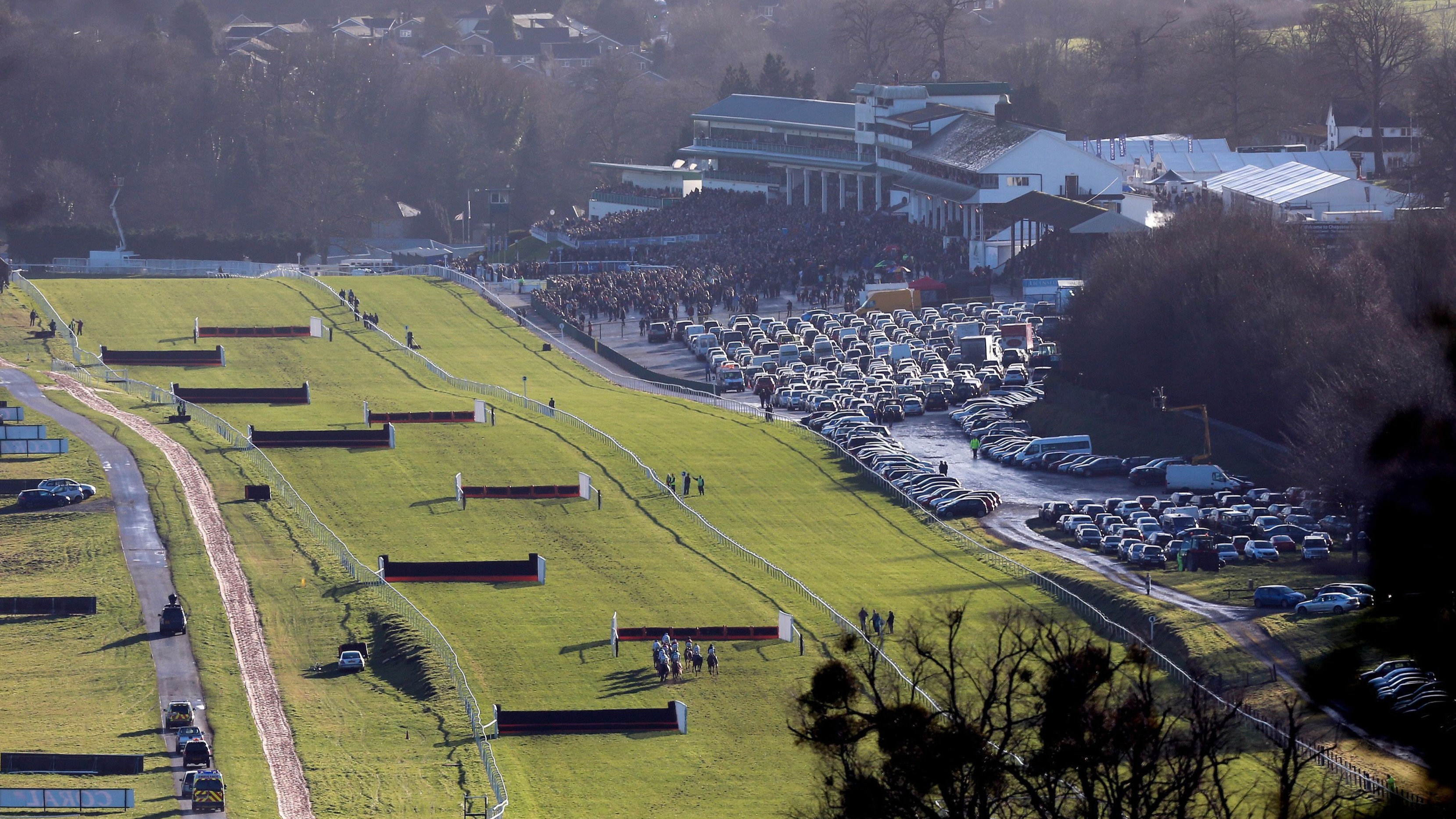Snow threat prompts Chepstow inspection | Racing