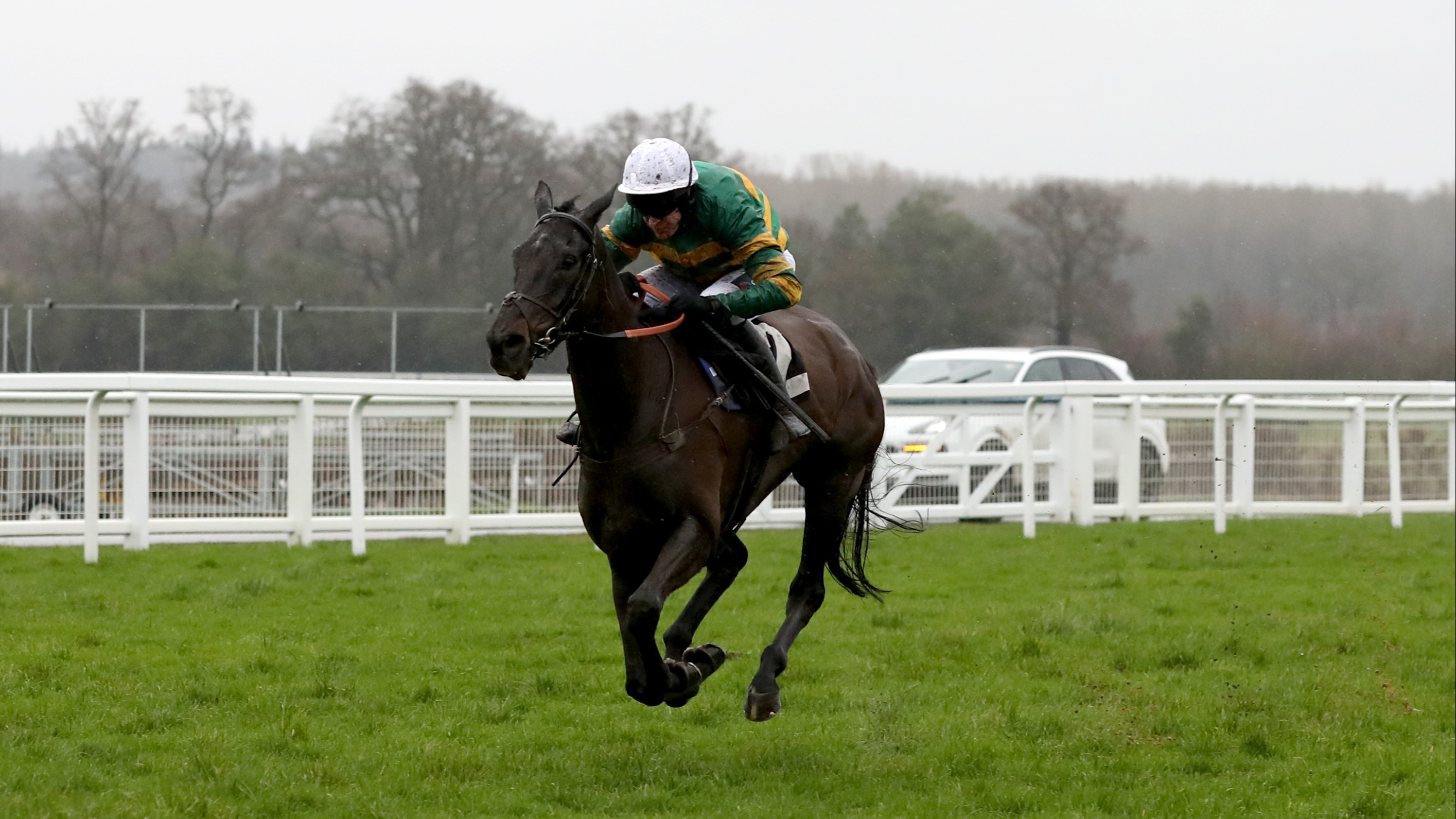 Sporting John runs down Shan Blue to win the Virgin Bet Scilly Isles ...