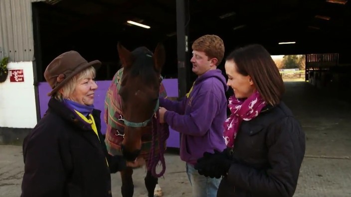 Victoria Pendleton visits Greatwood | Racing