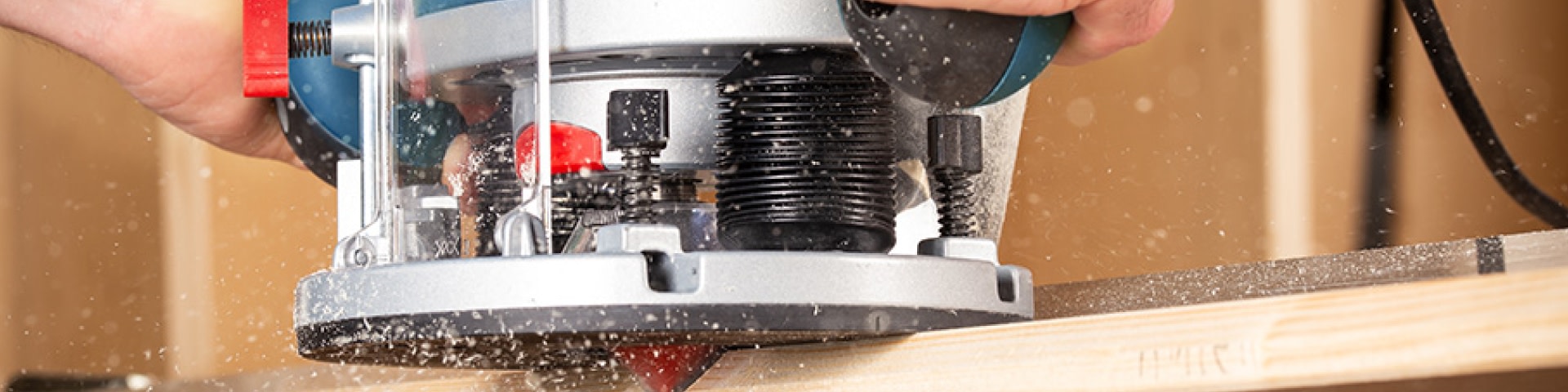 Hout frezen met een bovenfrees | GAMMA