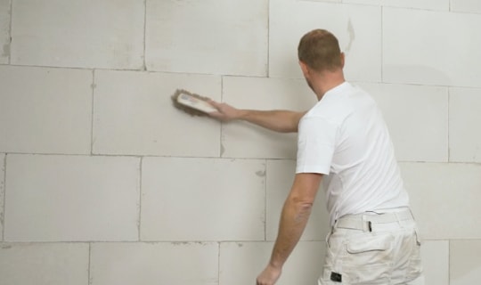 Zelf stucen: stappenplan muur stucen | GAMMA