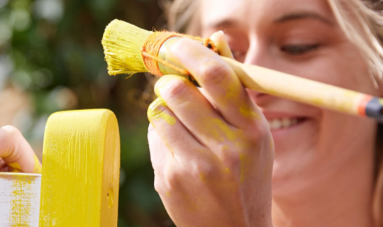 Zelf een MDF plaat verven met speciale MDF verf | GAMMA