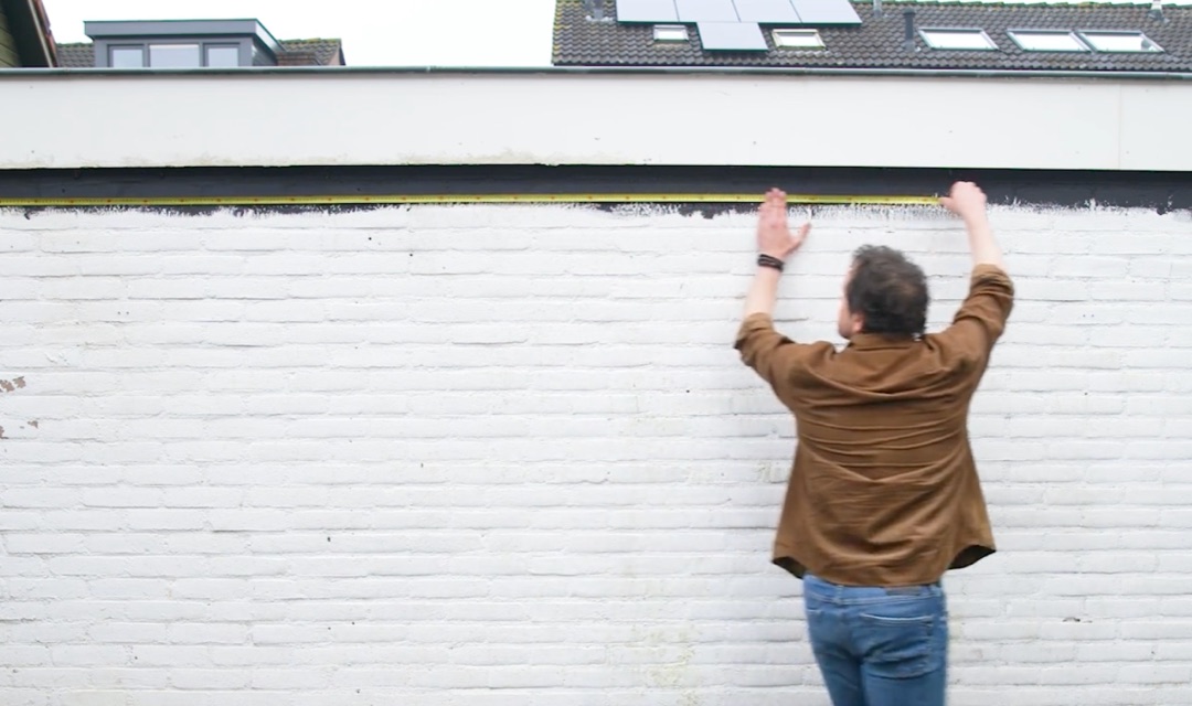 Zelf een houten lattenwand buiten plaatsen | GAMMA