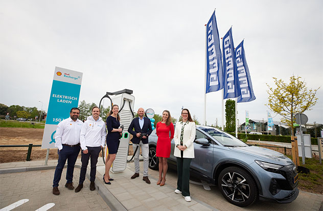 Hier staat onze eerste laadpaal!