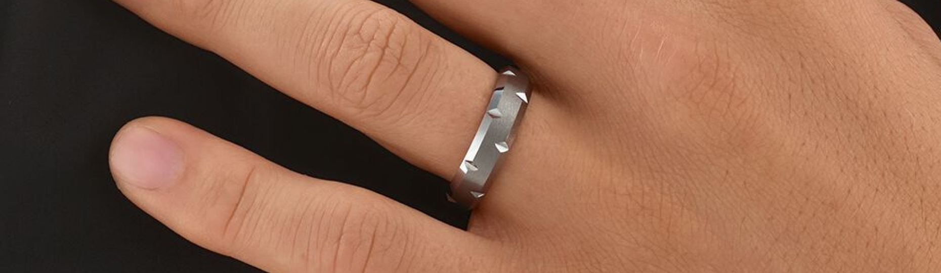 Unique Men's Wedding Bands & Wedding Rings at Michael Hill Canada