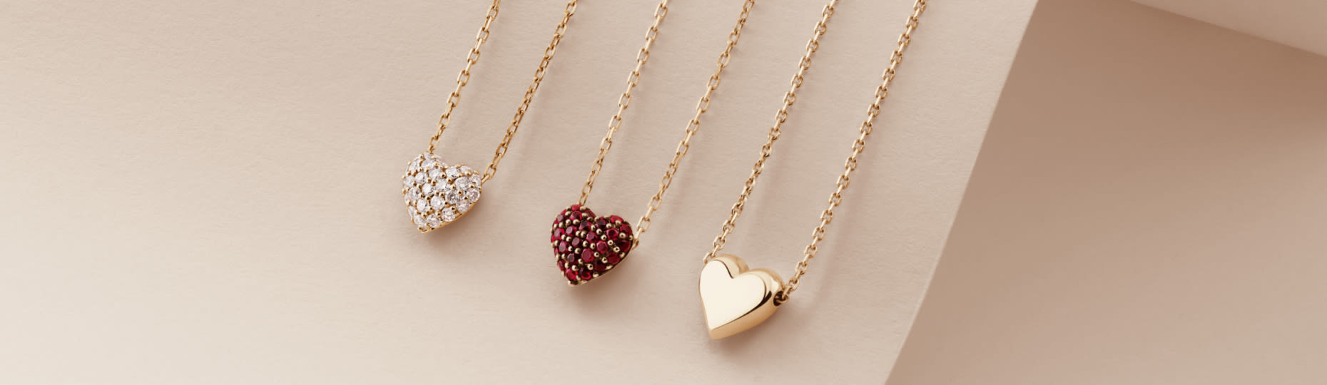 Boucles d'oreilles et bijoux en forme de cœur chez Michael Hill Québécois