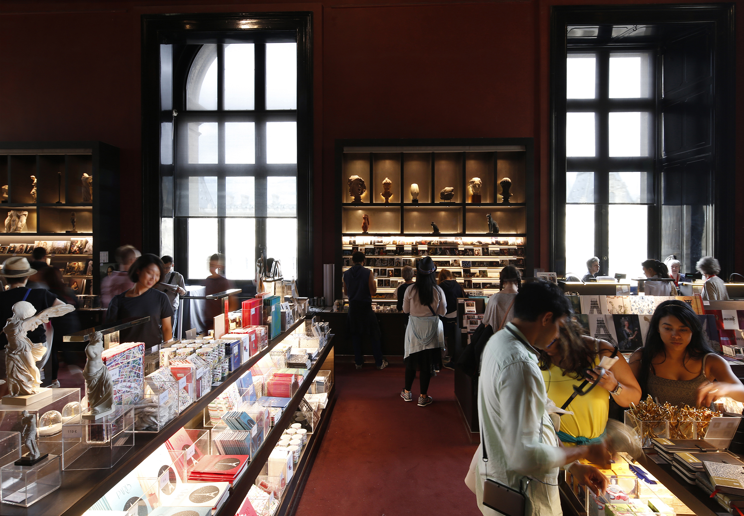 Musée du Louvre Merchandising Counters | L'Observatoire International