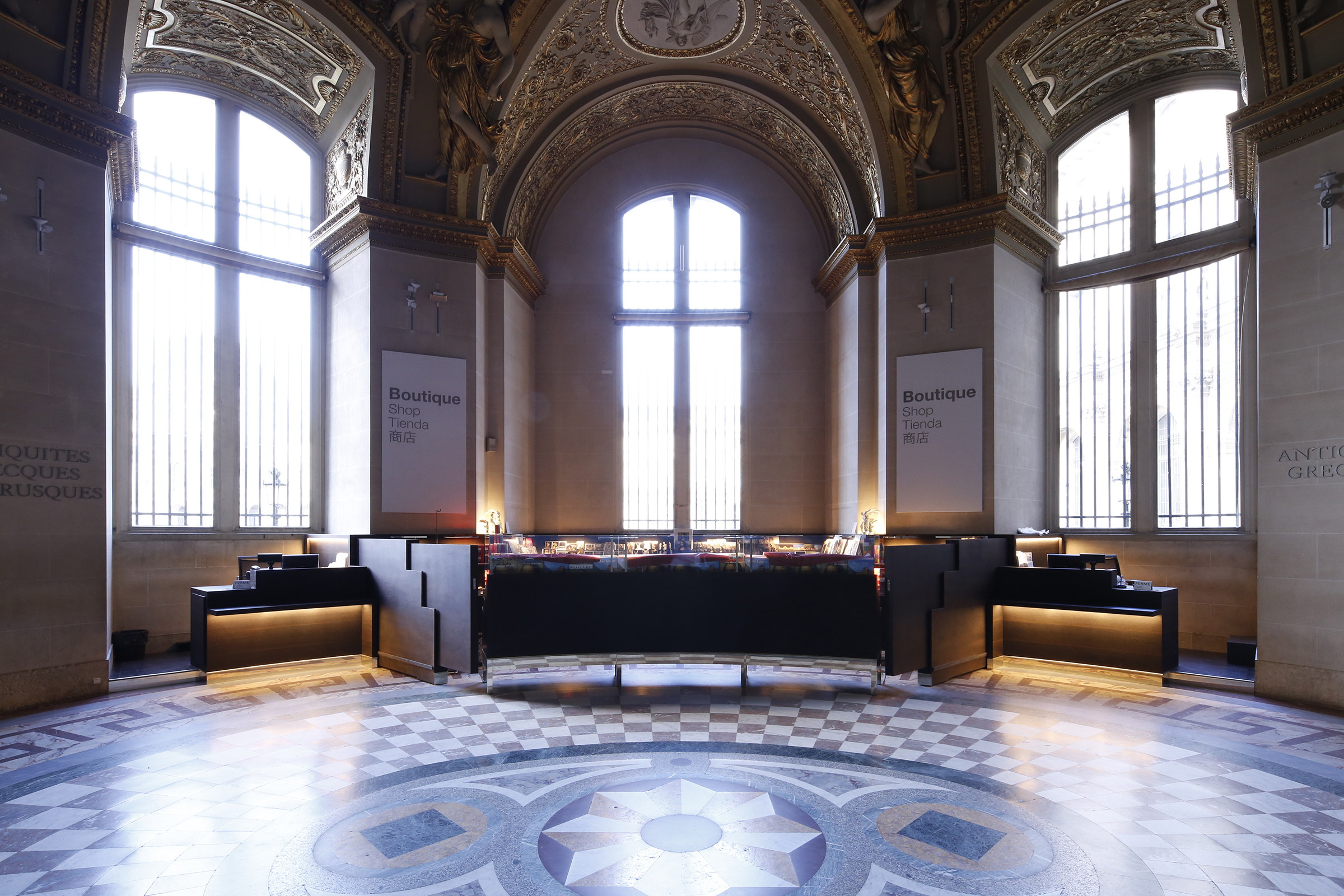 Musée du Louvre Merchandising Counters | L'Observatoire International
