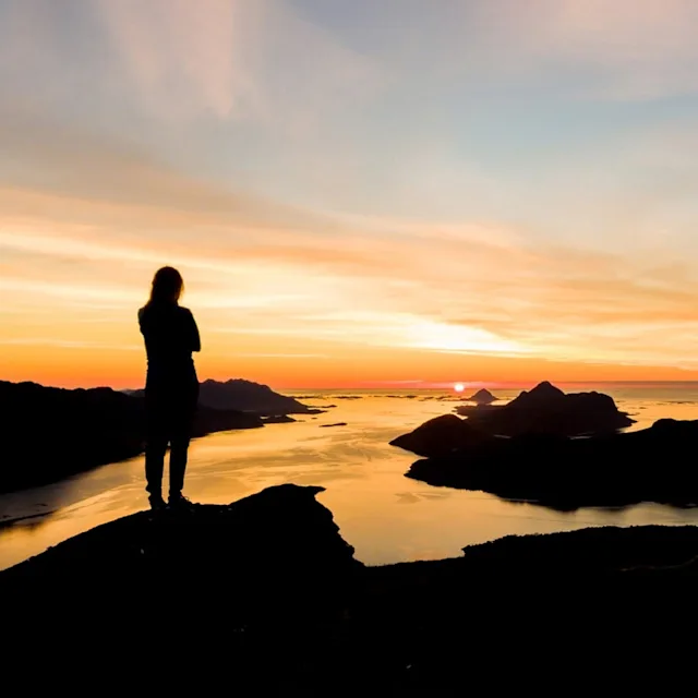 What is the Midnight Sun? | Why It’s a Must-See Phenomenon | Hurtigruten US