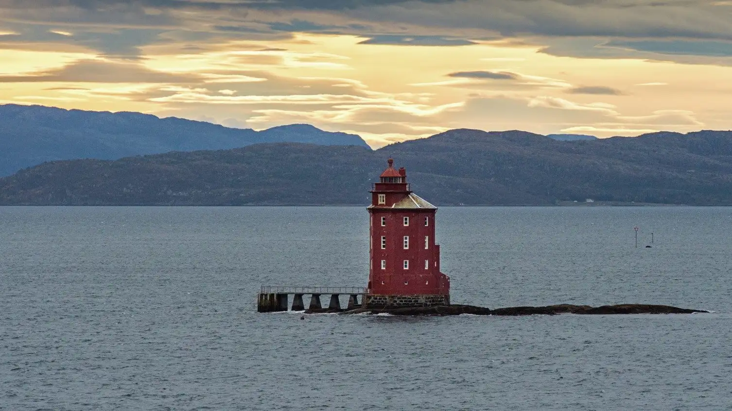 Kjeungskjær fyr | Høydepunkter langs norskekysten | Hurtigruten NO