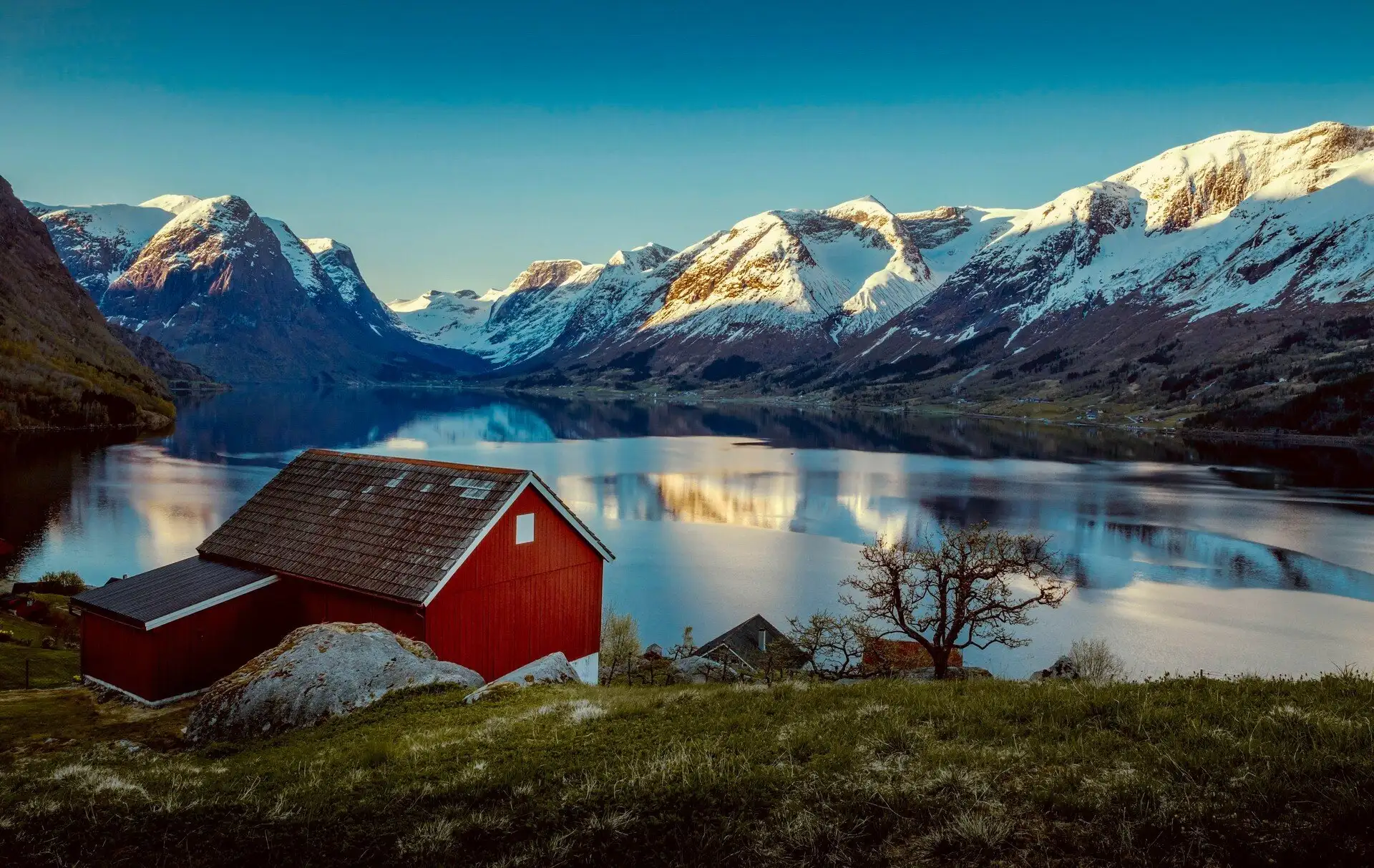 The Norwegian Fjords | Discover Norway | Hurtigruten