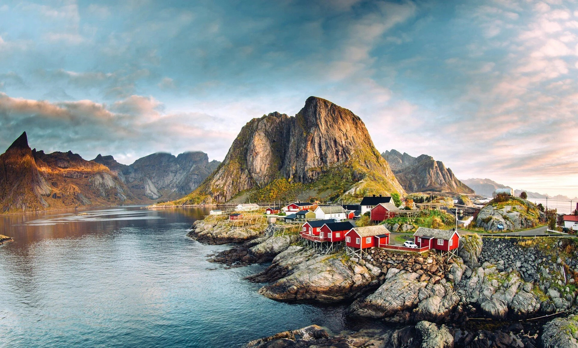 Reine Travel Guide | Visit Lofoten Islands | Hurtigruten
