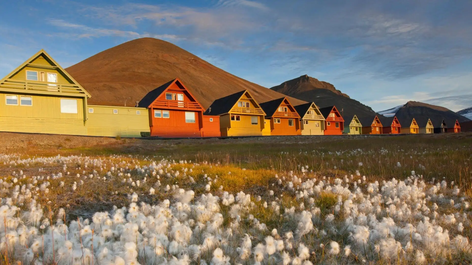 Longyearbyen Travel Guide | Visit Svalbard | Hurtigruten