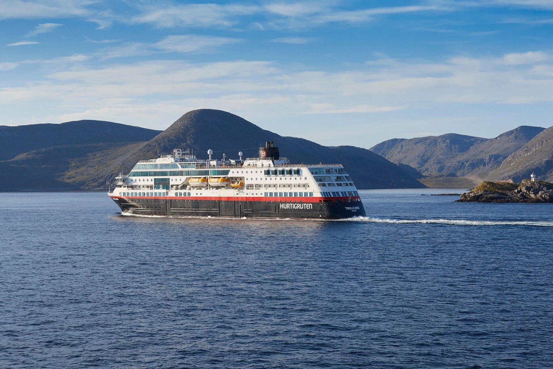 Learn more about The North Cape Line | Hurtigruten US