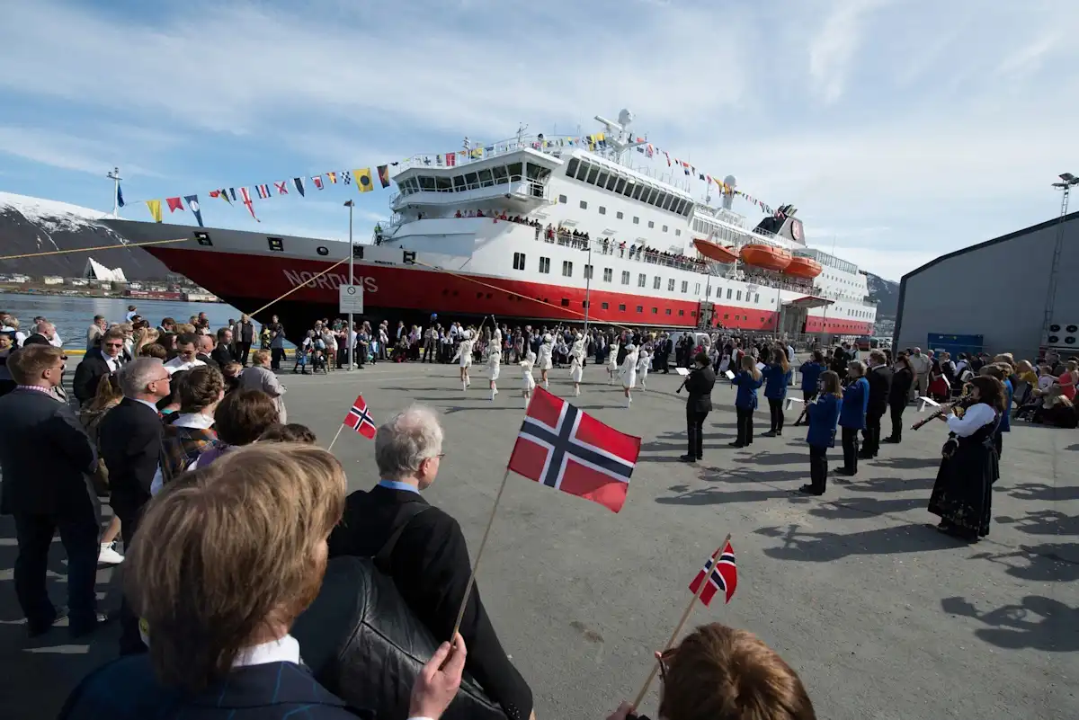 Celebrate Norwegian Constitution Day: A Guide to Syttende Mai | Hurtigruten