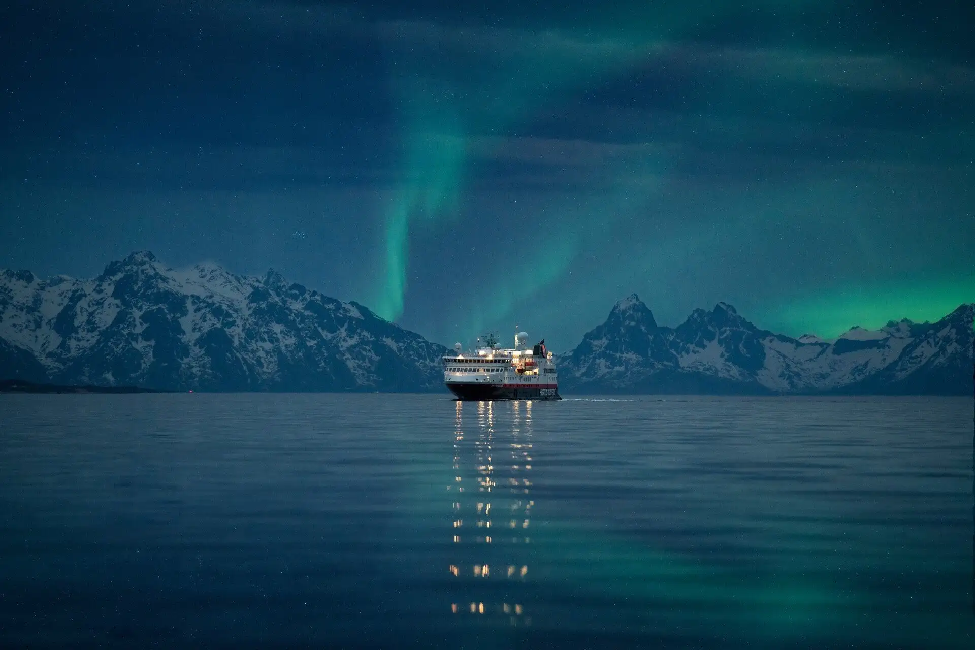 Northern Lights Cruises: See the Aurora Borealis | Hurtigruten