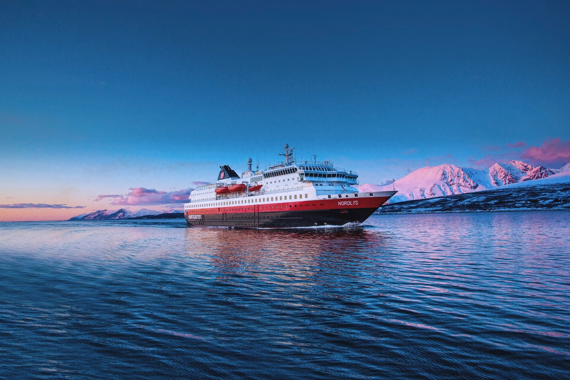 Cruise Ships | Hurtigruten Cruise Ships | Hurtigruten US