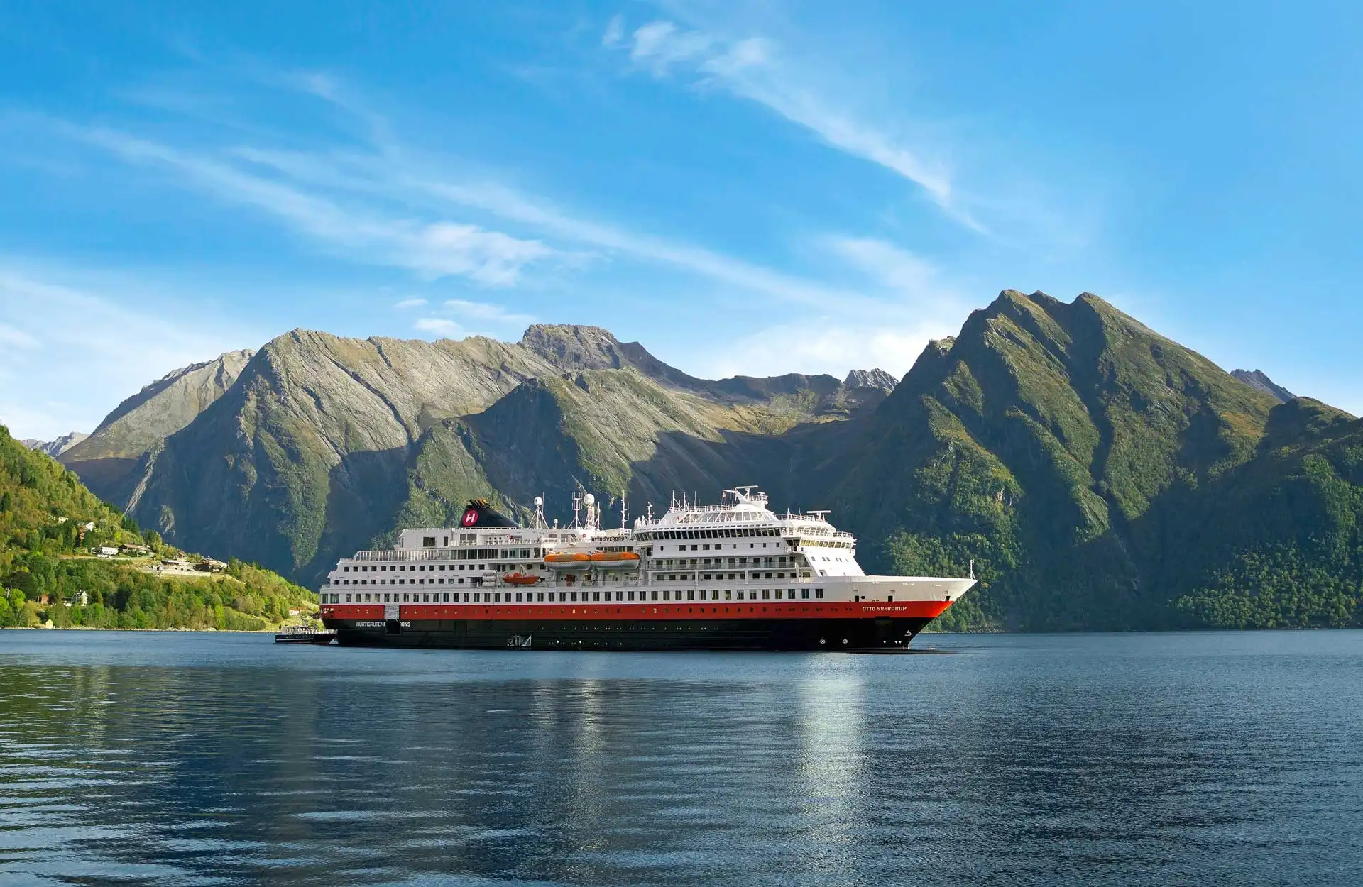 Guide de voyage de Reine | Visiter les îles Lofoten | Hurtigruten FR