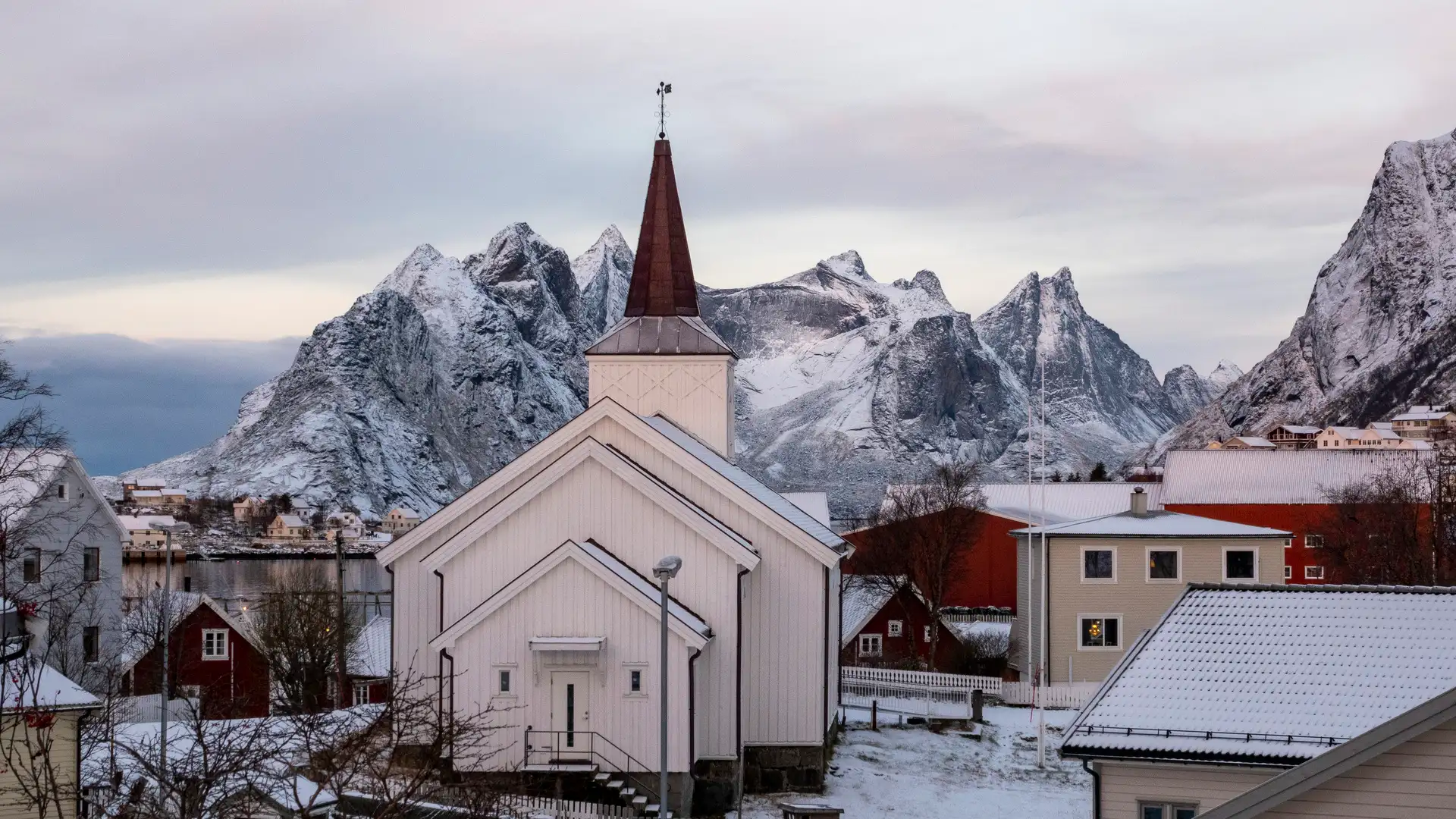 Reine Travel Guide | Visit Lofoten Islands | Hurtigruten
