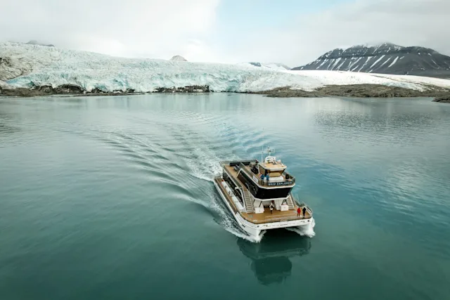 Over sø og land: pakkerejse fra Svalbard til Oslo | Hurtigruten DK