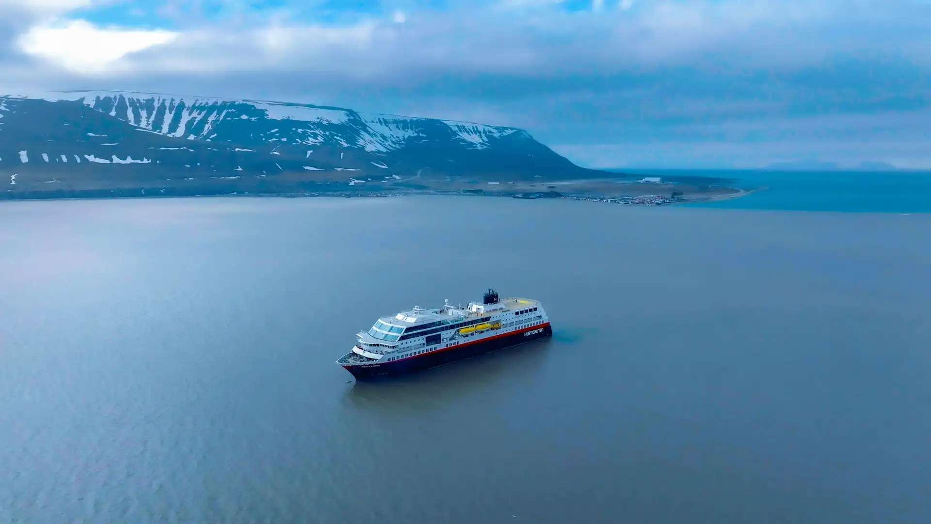 Longyearbyen Travel Guide | Visit Svalbard | Hurtigruten