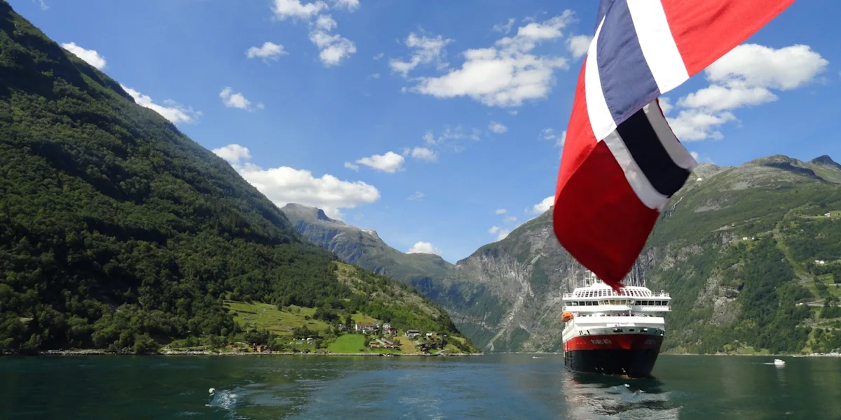 Hurtigruten US: Norwegian Fjords & Northern Lights Cruises