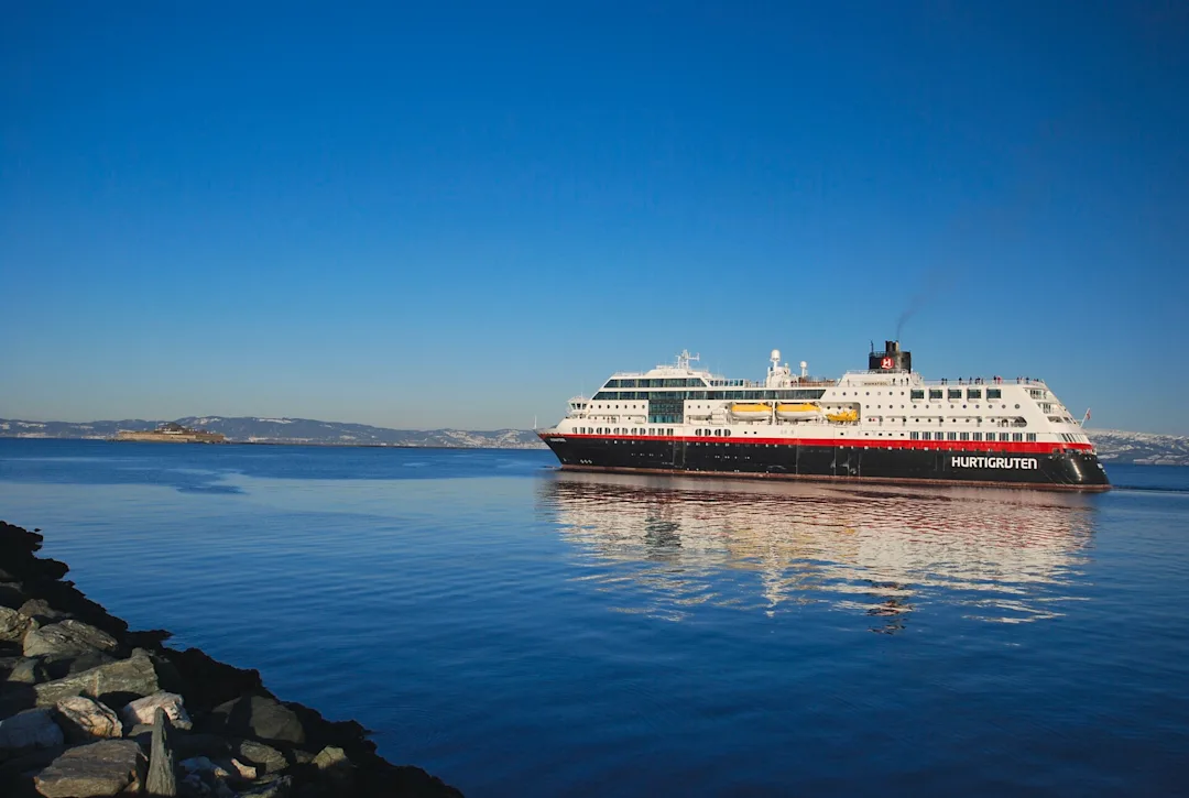Aktuelle Positionen der Hurtigruten Schiffe: MS Midnatsol | Hurtigruten DE