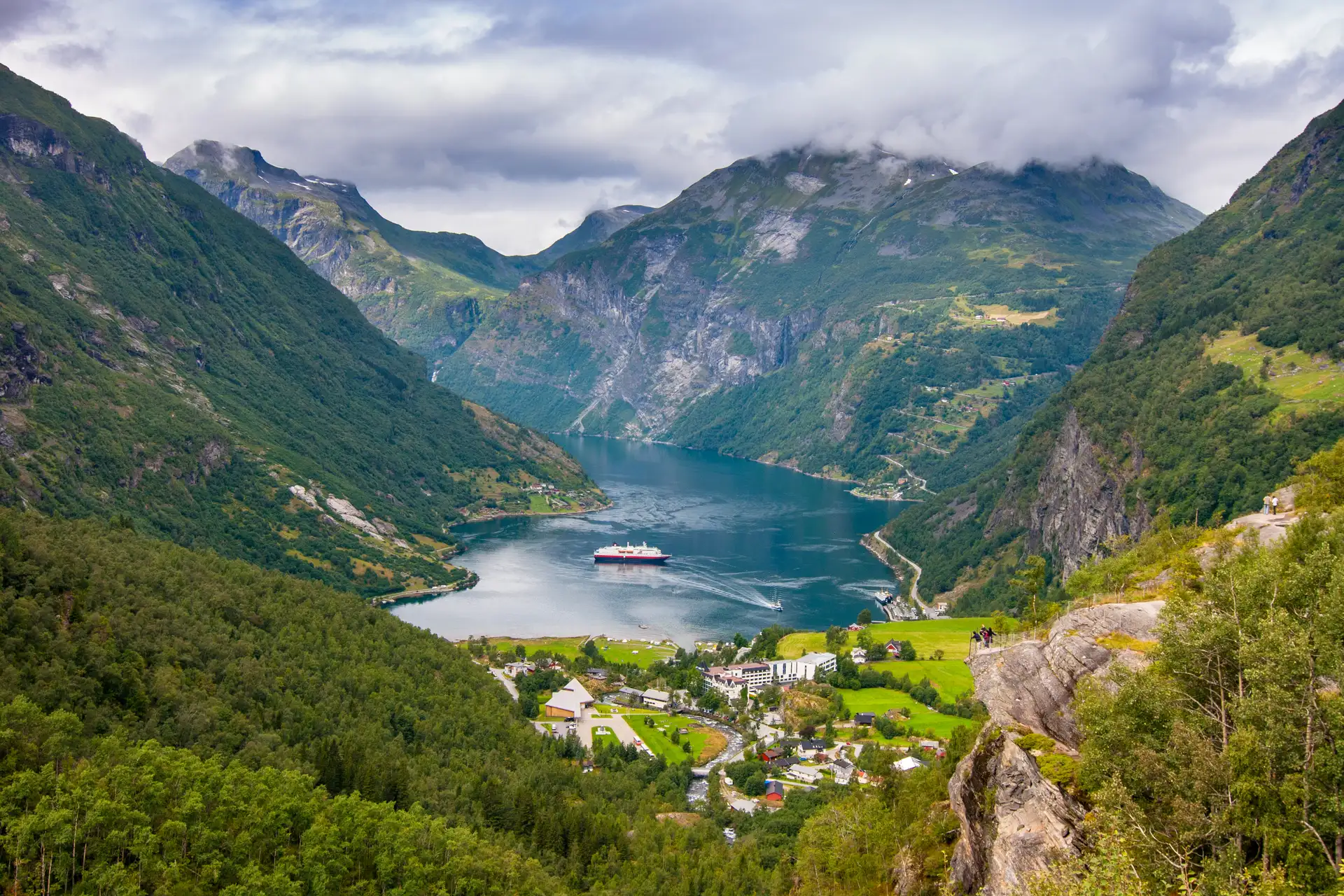 Le fjord Geiranger en Norvège : Guide de Voyage et Conseils ...