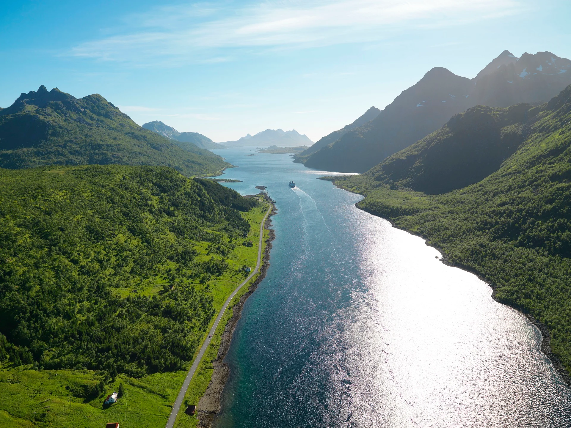 Tilbud og kampanjer for reiser langs norskekysten | Hurtigruten NO