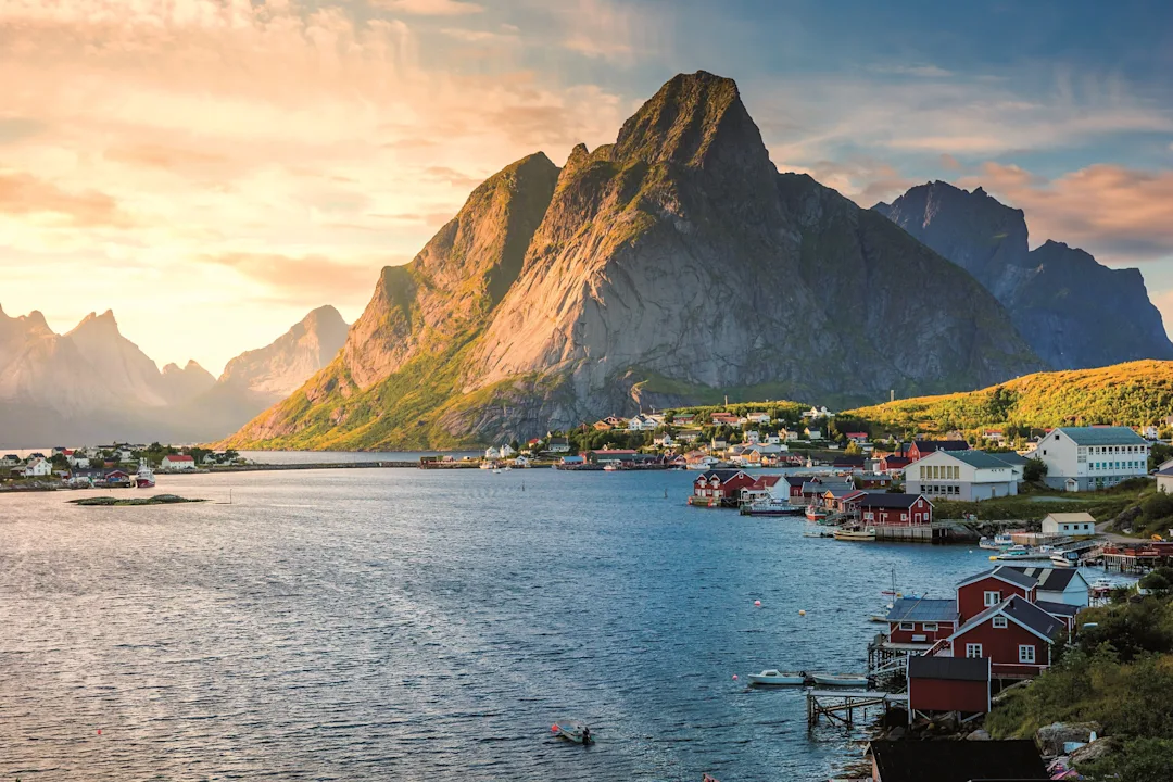 Hurtigruten US: Norwegian Fjords & Northern Lights Cruises