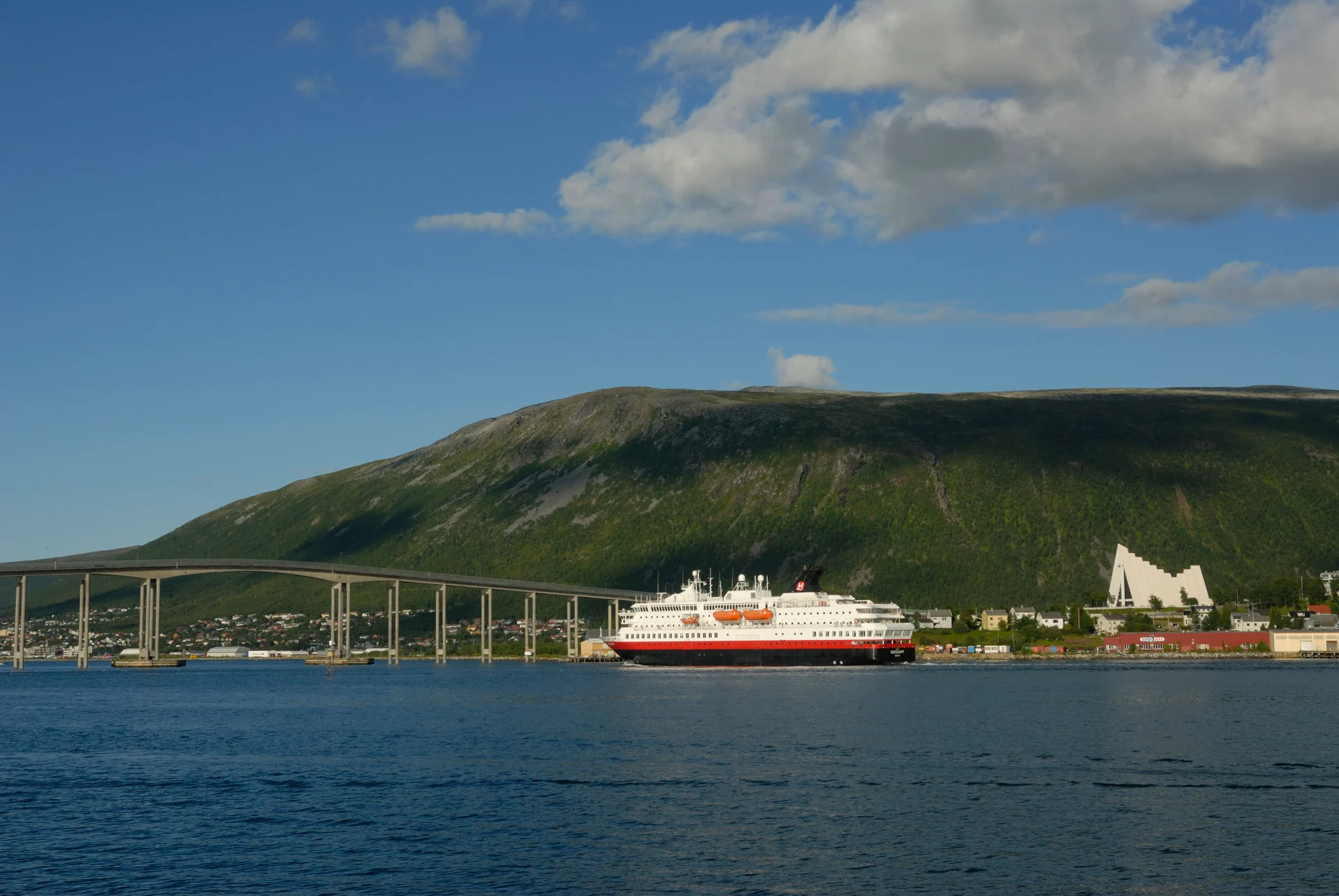 Explore Tromso: Gateway to the Arctic | Hurtigruten US
