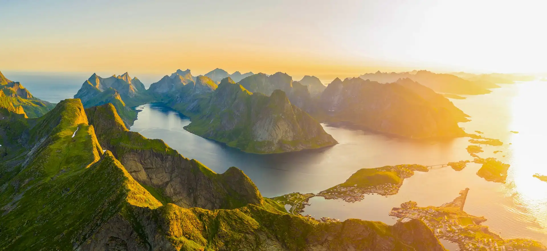 Reine Travel Guide | Visit Lofoten Islands | Hurtigruten